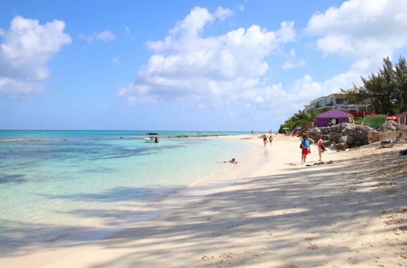 Nassau Private Beach-Hopping Tour: Soft Sands & Ocean Vibes - Transport and Group Size