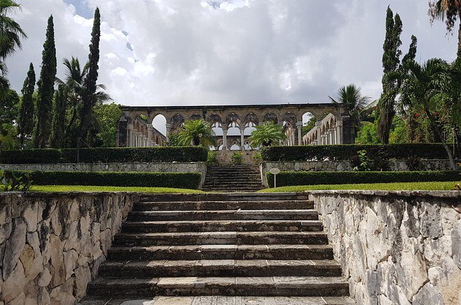 Nassau Shore Excursion: Cultural Heritage Sightseeing Tour - Final Stop: Junkanoo Beach and the Cave of New Providence