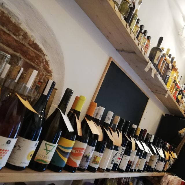 Natural Wine Tasting with snacks at Bottega Monteleone - Key Points