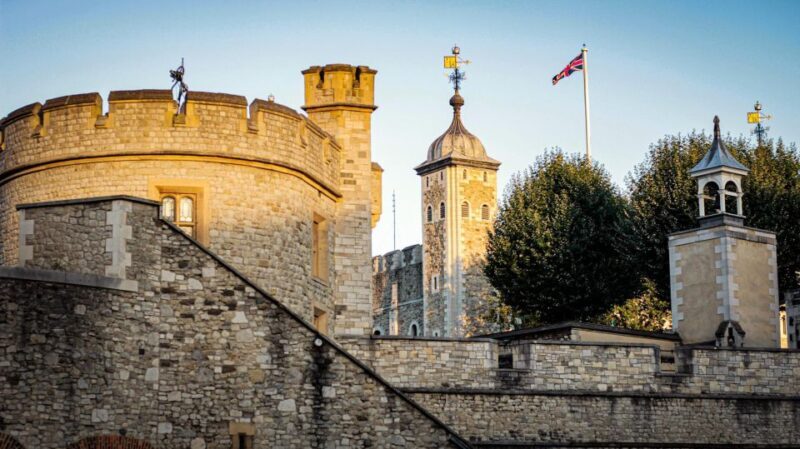 Naughty London: Unsavoury History Walking Tour - The Full Experience