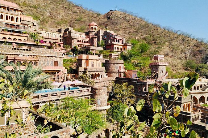 Neemrana Fort visit with Lunch From Delhi - Who Will Love This Tour?