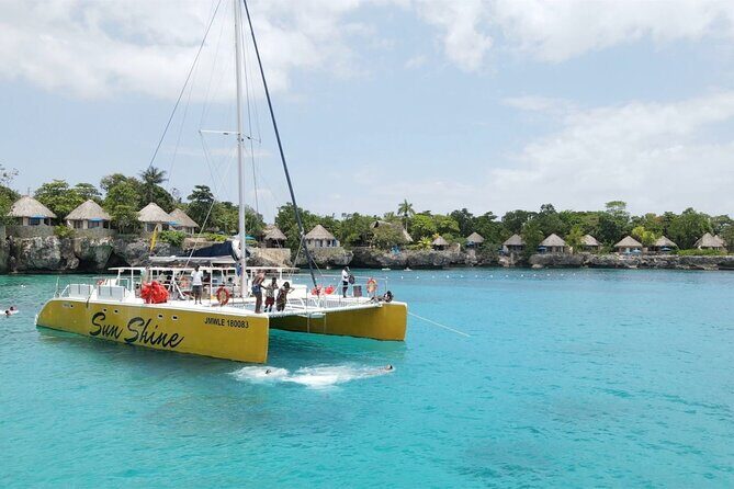 Negril PRIVATE CHARTER Catamaran (rate for 21 persons) - Introduction