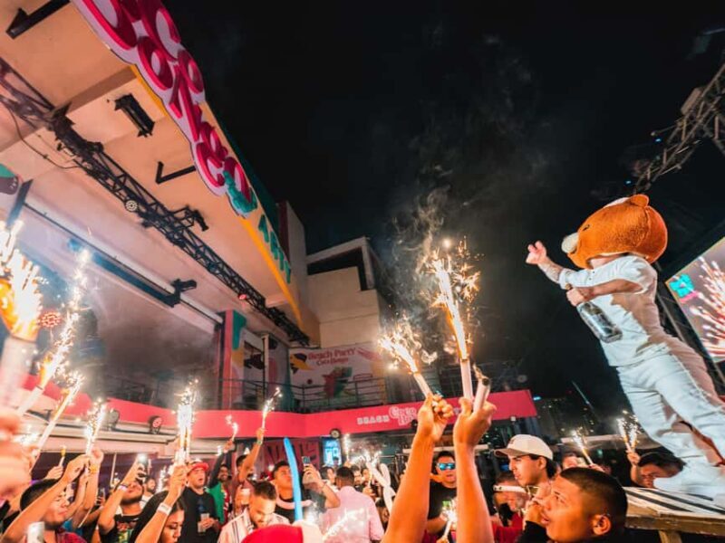Neon Glow night Beach Party Premium - Group Size, Transportation, and Practical Aspects