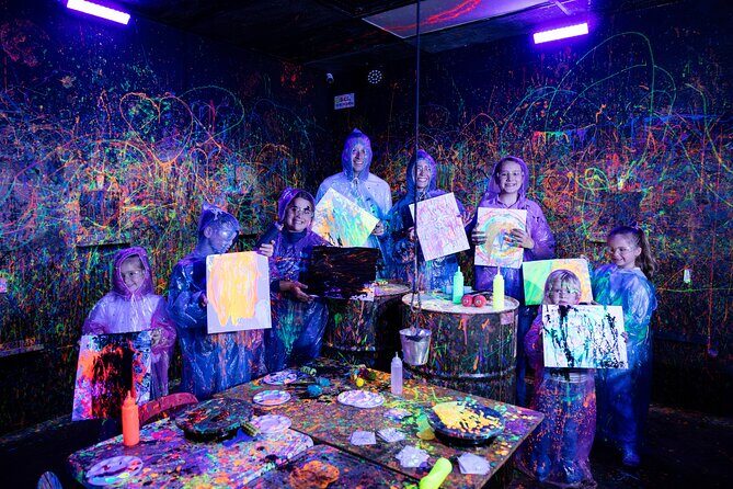 Neon Paint, Backlight-lit, Splatter Room Experience XL - FAQ