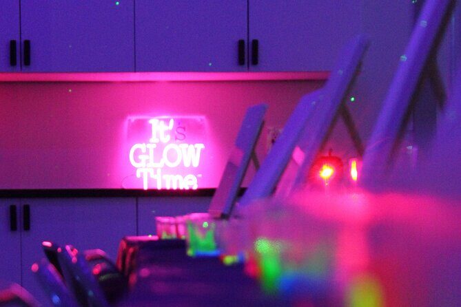 NEON Starry Night Sip and Paint Experience - Who Will Love this Experience?