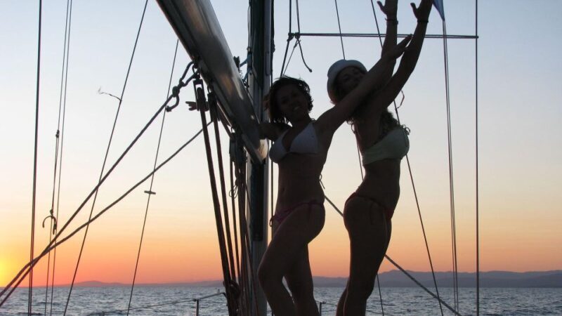 Neos Marmaras: Sunset West Sithonia Islets Sailboat Tour - The onboard experience
