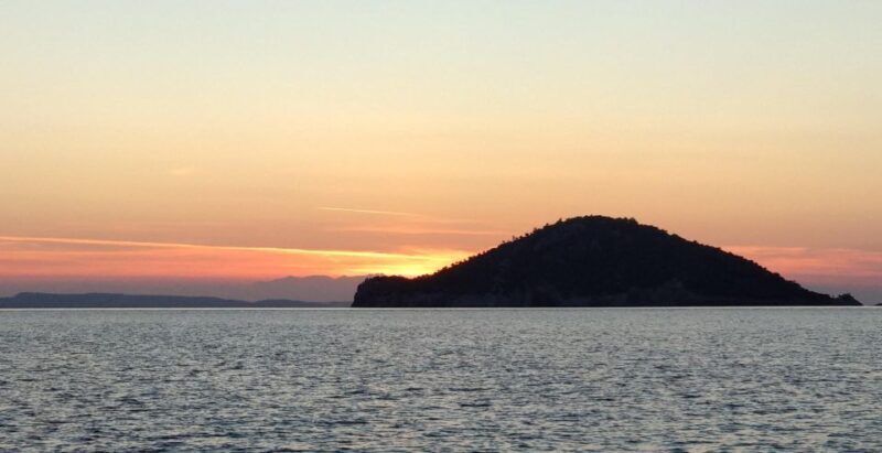Neos Marmaras: Sunset West Sithonia Islets Sailboat Tour - FAQs