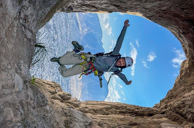 Nest of the Aguiluchos with 3 abseils and certified guides - FAQs