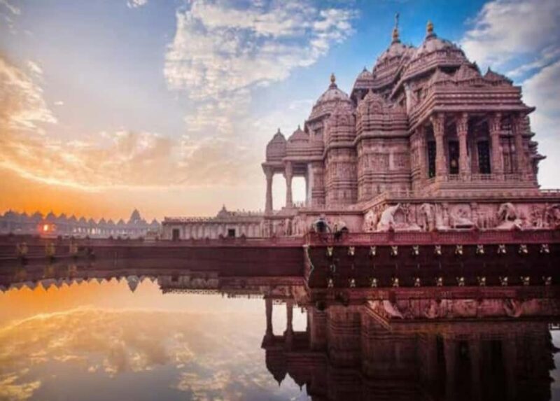 New Delhi: Akshardham Temple Tour with Water and Light Show - Key Points