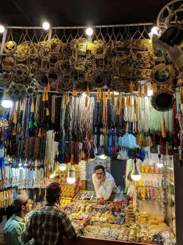 New Delhi: Local Shopping Tour by Car - The Experience in Detail
