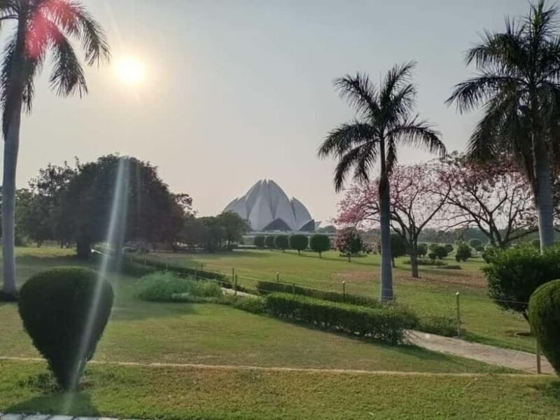 New Delhi: Lotus Temple Private Tour with Skip-the-Line - Learning About the Baháí Faith