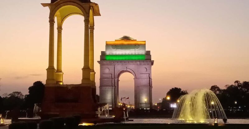 New Delhi: Night Tour by Tuk-Tuk with a Cup of Local Tea - Key Points