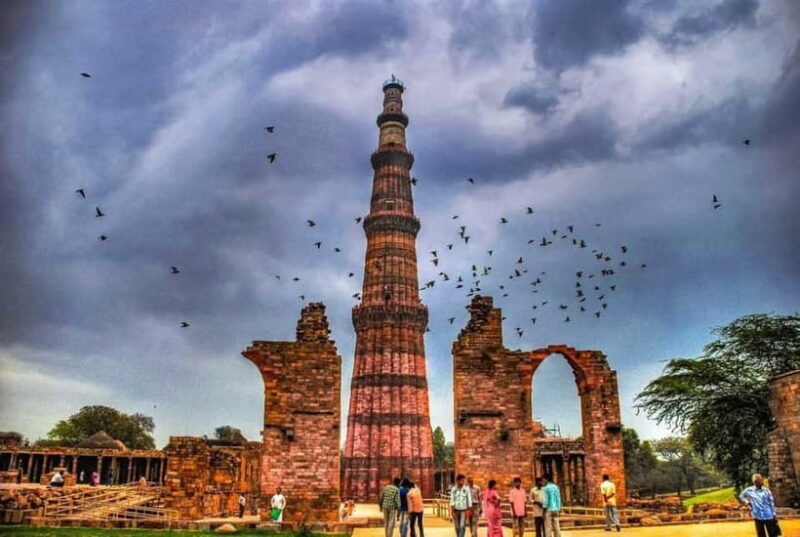 New Delhi: Qutub Minar Light & Sound Show with Dinner - An In-Depth Look at the Experience