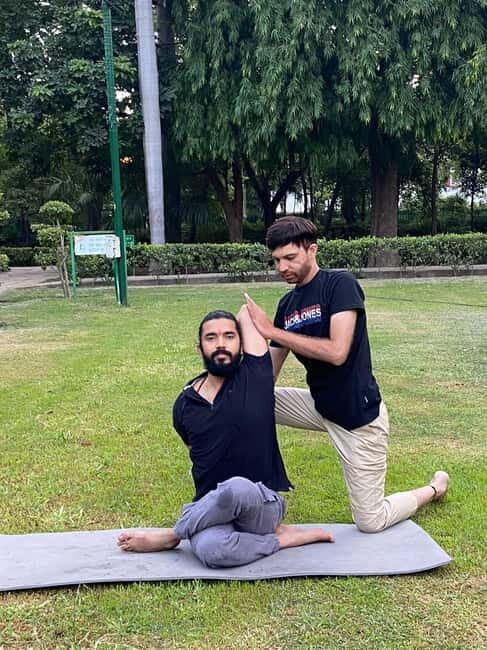 New Delhi: Soul Soothening Sun Yoga in Lodhi Gardens - Key Points