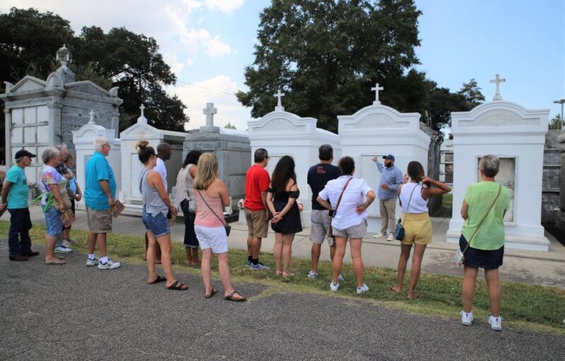 New Orleans: 2-Hour 15-Minute City and Cemetery Tour by Bus - The Sum Up