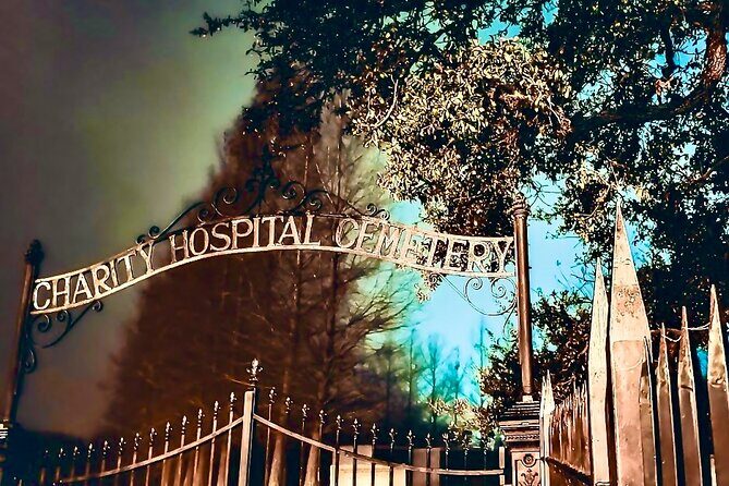 New Orleans Dead of Night Ghosts and Cemetery Bus Tour - What the Tour Feels Like