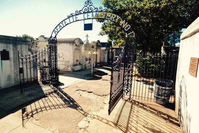New Orleans Garden District and Lafayette Cemetery Tour - An In-Depth Look at the Tour Itinerary