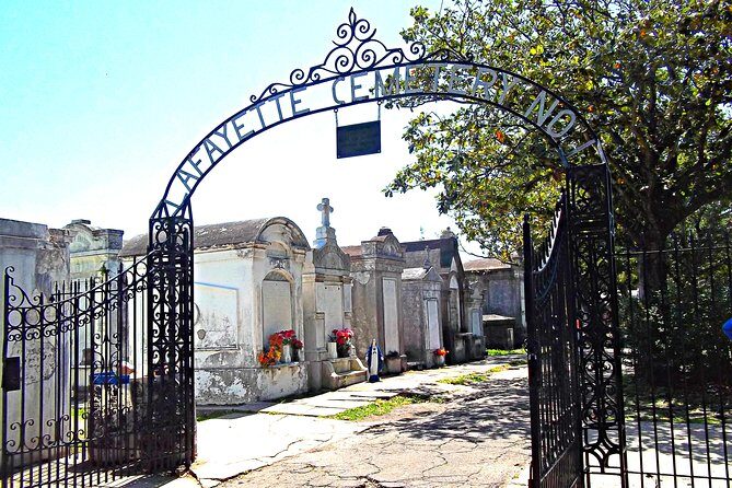 New Orleans Garden District- At your own pace. Downloadable audiovisual tour. - What You Get for Your Money
