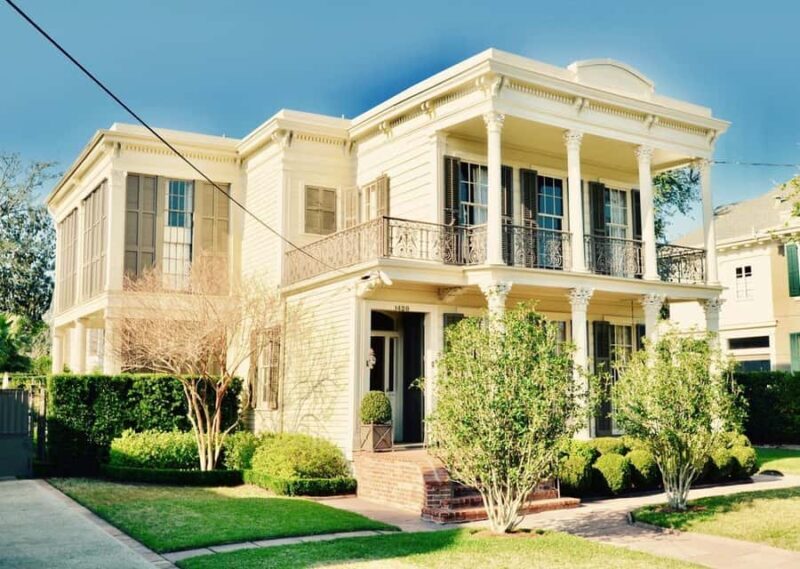 New Orleans: Garden District & Lafayette Cemetery gates Tour - The Film and Celebrity Connection