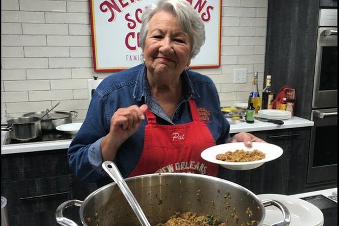 New Orleans Hands-On Cooking Class with Meal - Group Size and Atmosphere