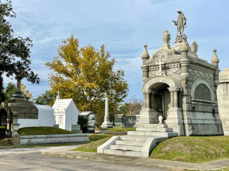New Orleans: Millionaires Tombs of Metairie Cemetery Tour - FAQ