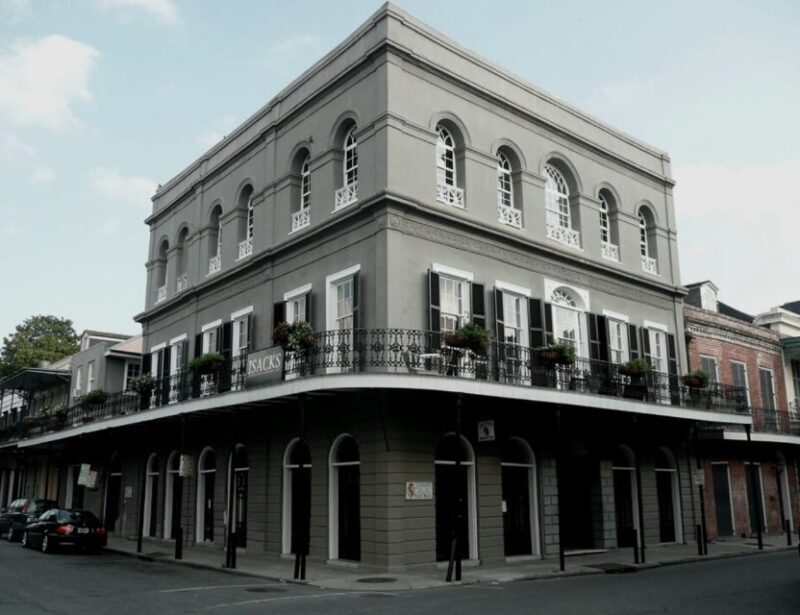 New Orleans: Voodoo Legends, Vampires & Magic Walking Tour - Key Points