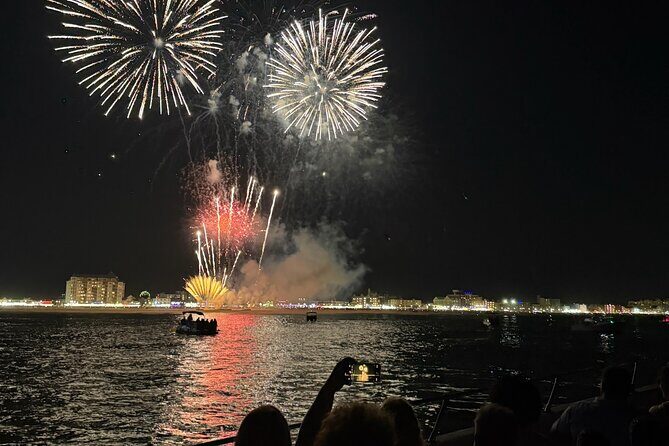 New year's Eve Fireworks Cruise aboard the Sea Rocket - A Practical Look at the New Years Eve Fireworks Cruise aboard the Sea Rocket