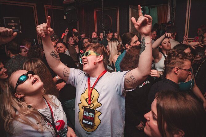 New Year's Eve Pub Crawl With 2 Hour Unlimited Alcohol + VIP Entry To Best Clubs - Key Points