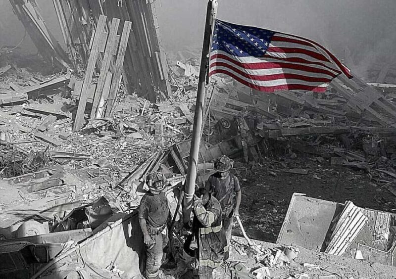 New York: 9/11 Memorial Tour w/ Retired NYPD First Responder - Walking Through Lower Manhattan