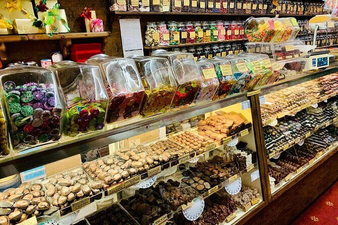 New York City Christmas Holiday Tour with a Free Dessert - Historic and Architectural Marvels