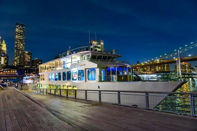 New York City Dinner Cruise on Luxury Yacht with Live Music - The Experience You Can Expect