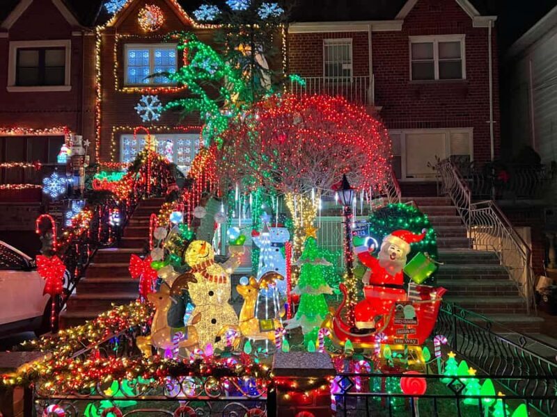 New York City: Dyker Heights Christmas Walking Tour - Exploring the Itinerary in Detail
