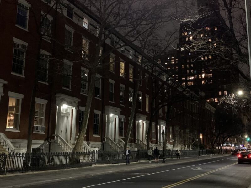 New York City: Gangsters and Ghosts 2-Hour Walking Tour - Guides and Their Role