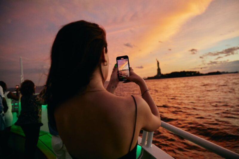 New York City: Gourmet Dinner Cruise with Live Music - FAQ