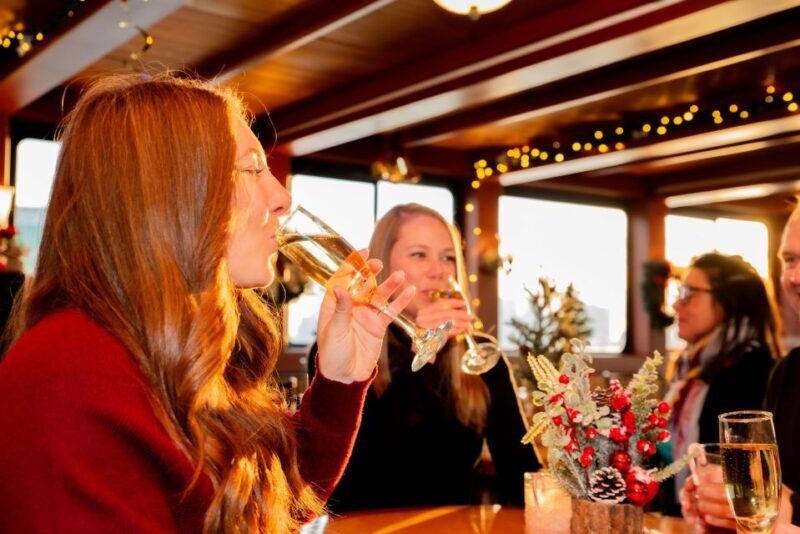 New York City: Holiday Jazz Classic Motor Yacht Cruise - A Cozy Holiday Escape on the Water: Our Review of the New York City Holiday Jazz Classic Motor Yacht Cruise