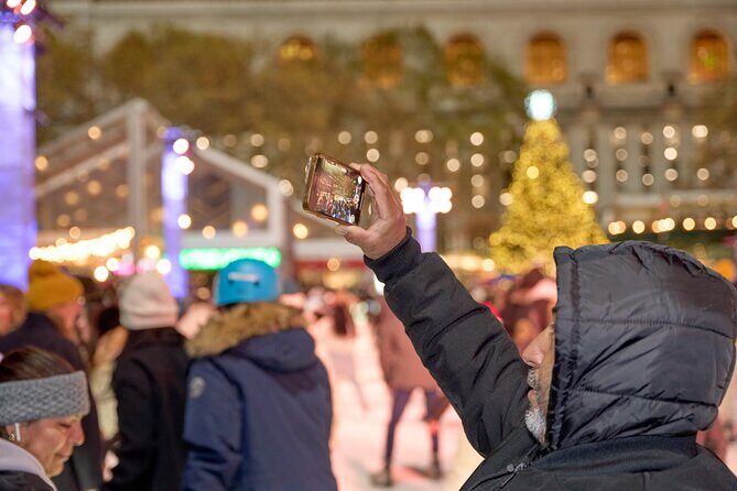 New York City Holiday Movie Sites and Lights Bus Tour - The Experience: What You Can Expect
