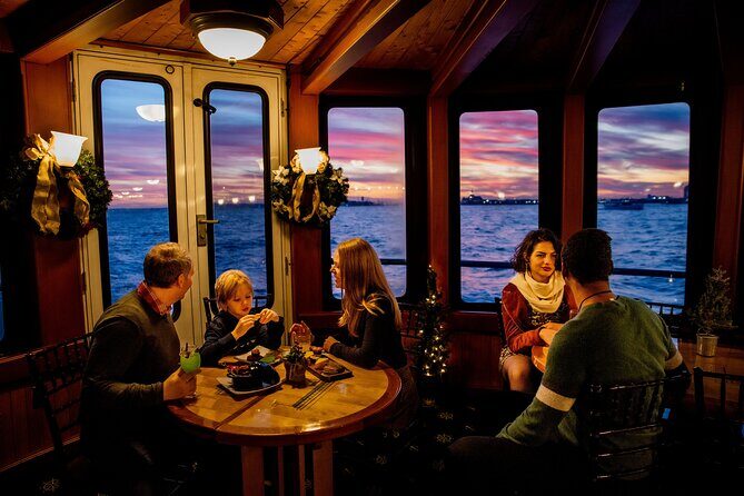 New York City Holiday Sunset Sightseeing Cruise - New York City Holiday Sunset Sightseeing Cruise: A Detailed Review