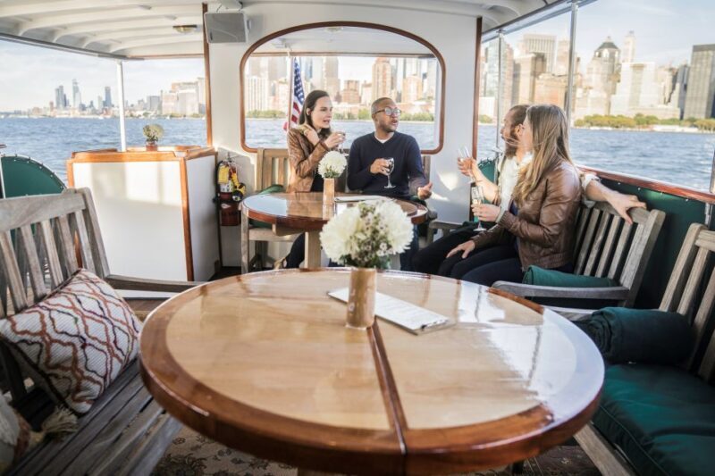 New York City: Mini Yacht Boat Ride with Sightseeing - An introduction to a charming NYC harbor experience