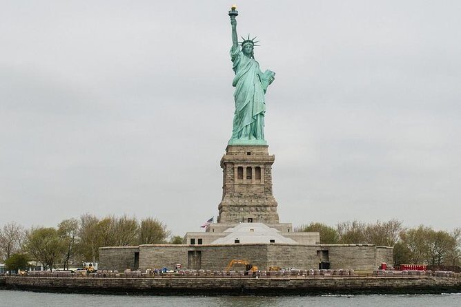 New York City Skyline and Statue of Liberty Cruise - The Experience: What You Can Expect on the Water
