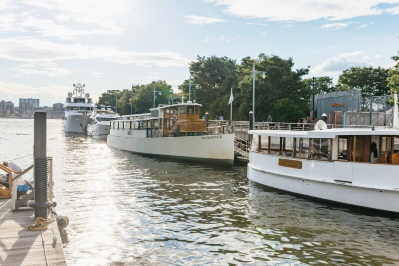 New York City: Sunset Yacht Cruise - An In-Depth Look at the Sunset Yacht Cruise Experience