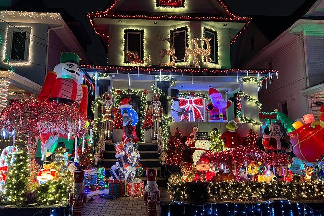 New York Dyker Heights Christmas Tour - Starting at Rockefeller Center: A Classic Holiday Sight