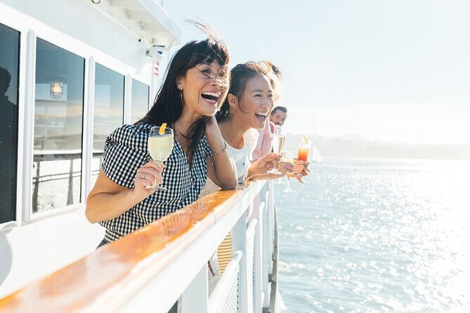 New York Signature Bottomless Mimosa Brunch in Cruise Pier 15 - The Experience: A Closer Look at the Cruise