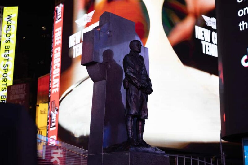 New York: Times Square Evening Walking Tour with Hot Dog - In The Sum Up