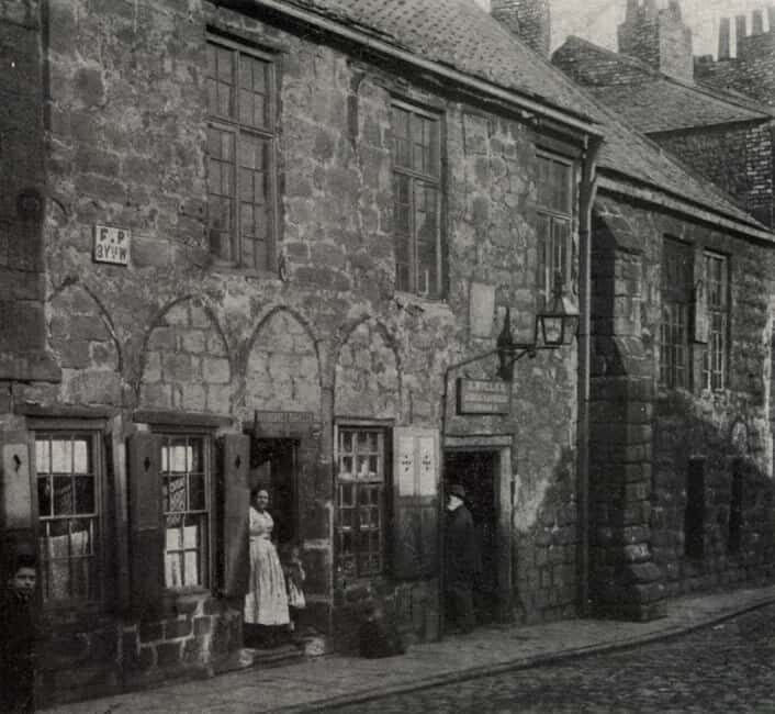 Newcastle: Blackfriars History Tour, Lunch & Sparkling Wine - A Closer Look at the Experience