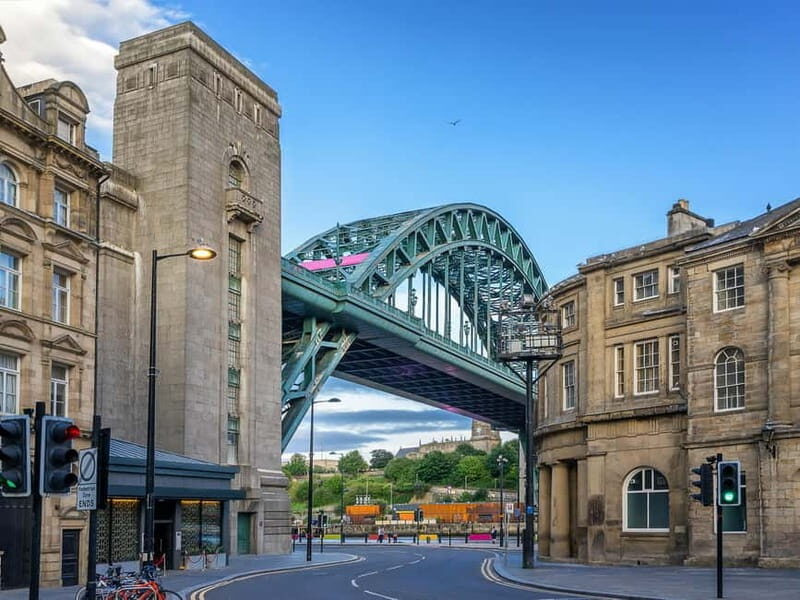 Newcastle Revealed Tour: History, Bridges and Secrets in Spanish - Exploring Newcastle: What You Can Expect