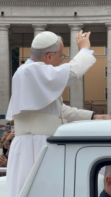 Newlywed couples blessing during Pope Leone XIV audience - FAQ
