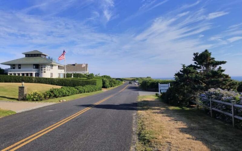 Newport, RI: Guided Day Trip from Providence - Visits to Iconic Sites: Lighthouses and the Cliff Walk