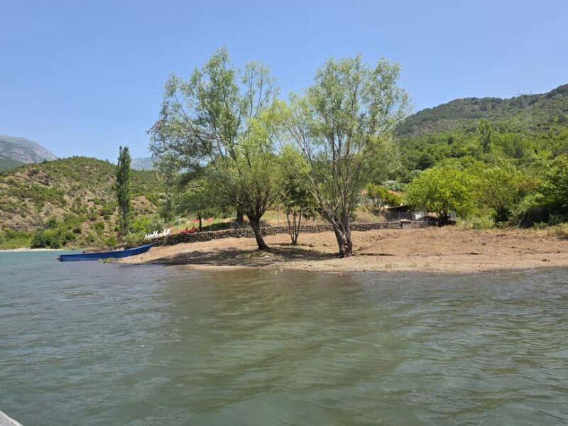 N'Gegaj- Vau i Dejës Lake: Shurdhah Island and Boat Tour - Who Would Enjoy This Tour?