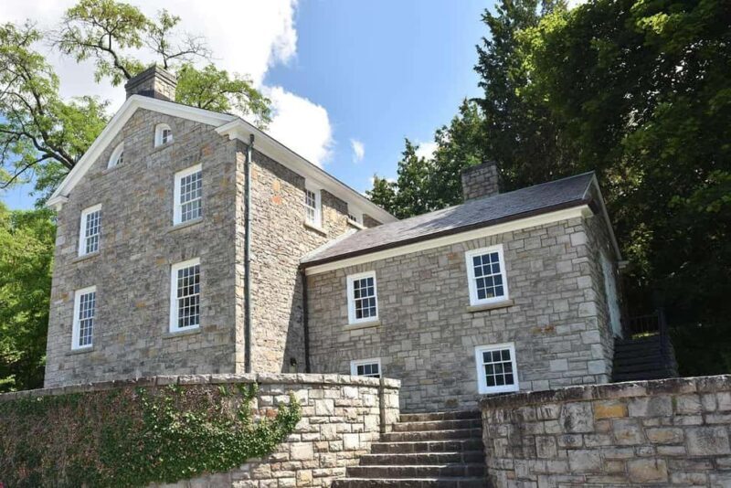 Niagara Falls and Niagara-on-the-Lake Ultimate Day Tour - Key Points