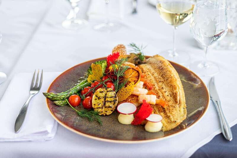 Niagara Falls, Canada: Dining Experience at The Watermark - Views and Atmosphere: More Than Just a Meal